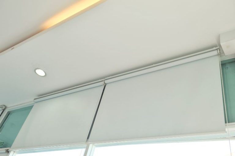 Conheça as principais características dos estores screen